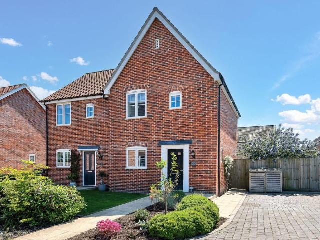 3 bedroom semi detached house for sale