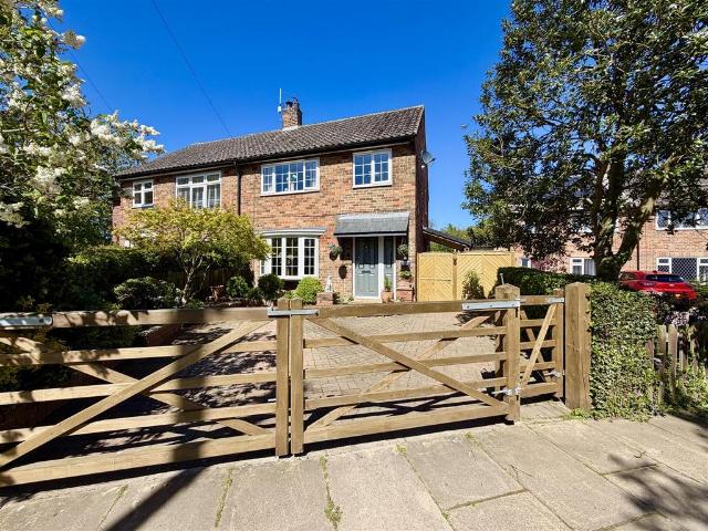3 bedroom semi detached house for sale