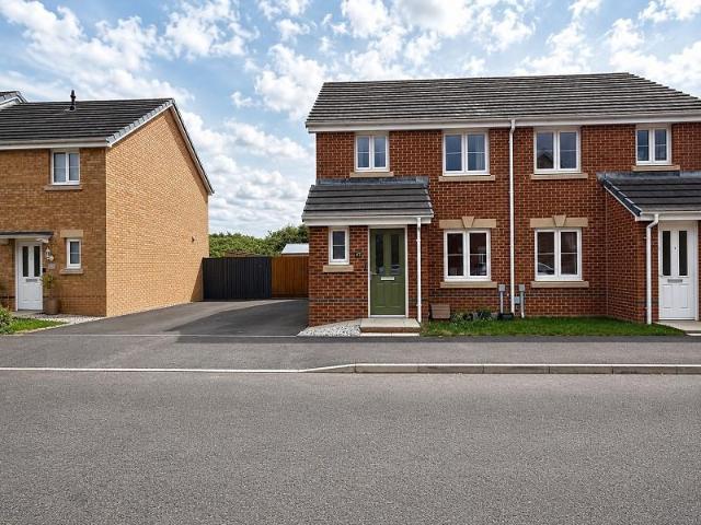 3 bedroom semi detached house for sale
