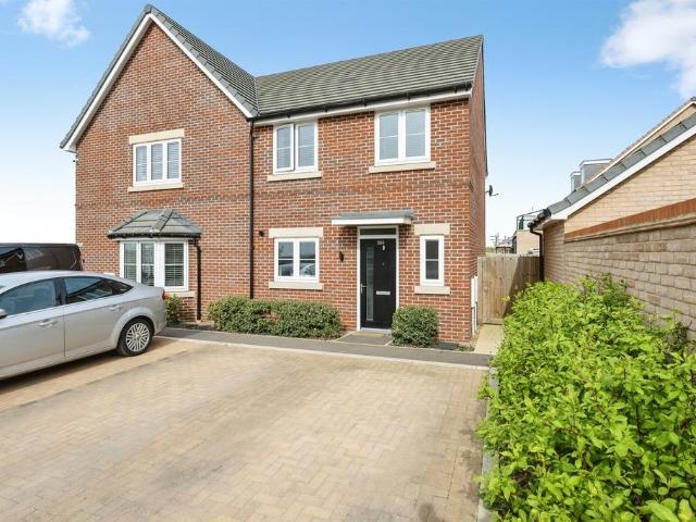 3 bedroom semi detached house for sale