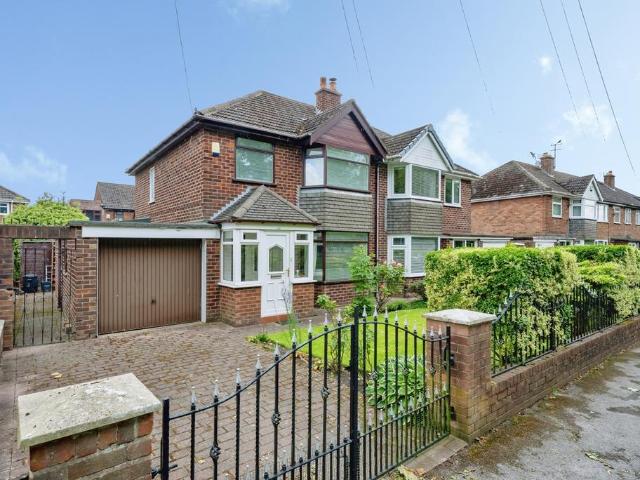 3 bedroom semi detached house for sale