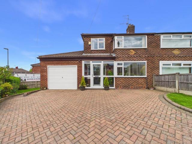 3 bedroom semi detached house for sale