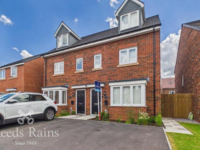 3 bedroom semi detached house for sale