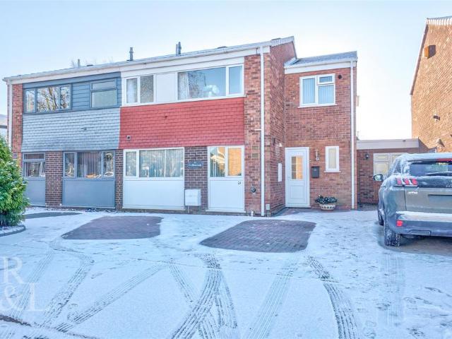 3 bedroom semi detached house for sale