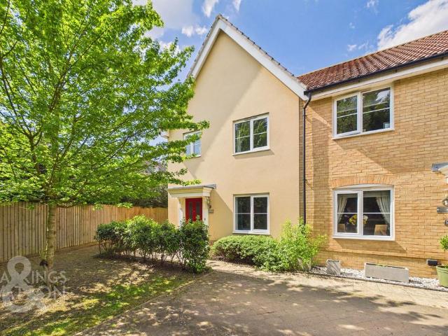 3 bedroom semi detached house for sale