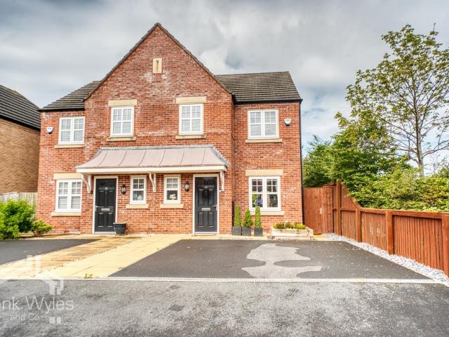 3 bedroom semi detached house for sale
