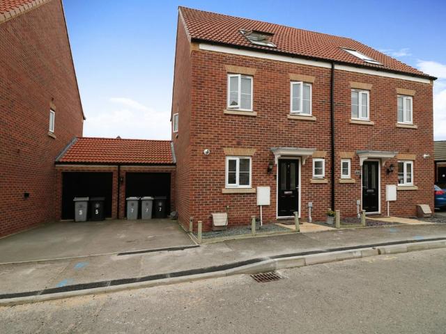 3 bedroom semi detached house for sale