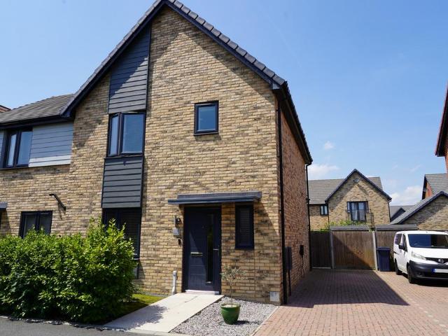 3 bedroom semi detached house for sale