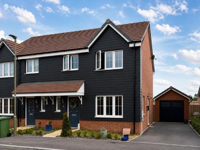 3 bedroom semi detached house for sale
