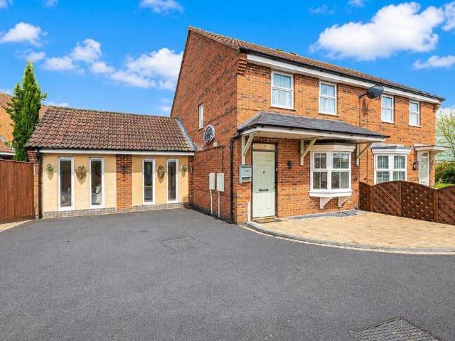 3 bedroom semi detached house for sale