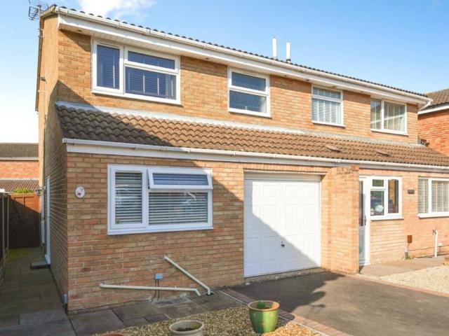3 bedroom semi detached house for sale