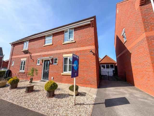 3 bedroom semi detached house for sale