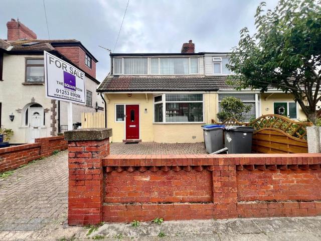 3 bedroom semi detached house for sale