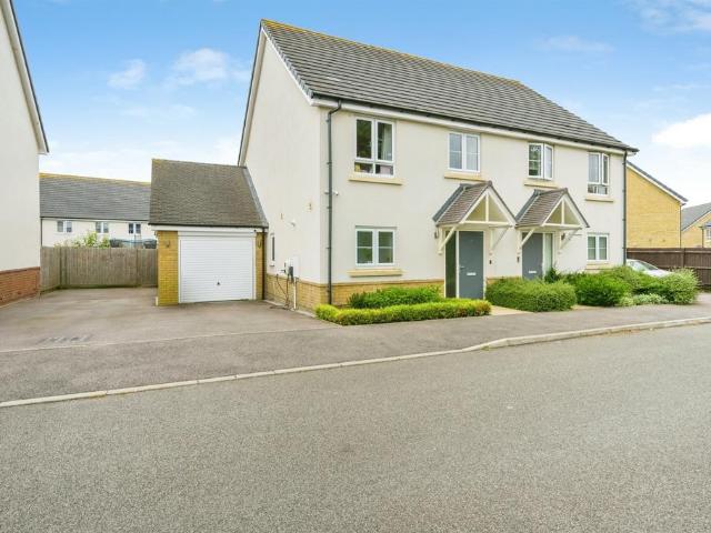 3 bedroom semi detached house for sale