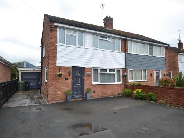 3 bedroom semi detached house for sale