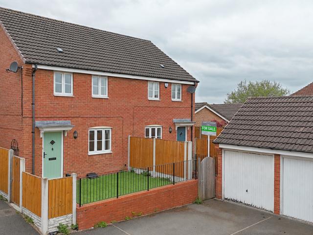 3 bedroom semi detached house for sale