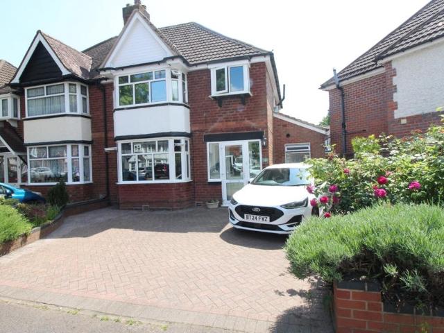 3 bedroom semi detached house for sale