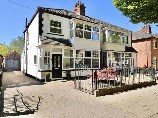 3 bedroom semi detached house for sale