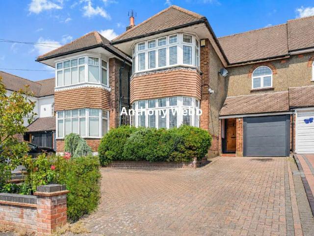 3 bedroom semi detached house for sale