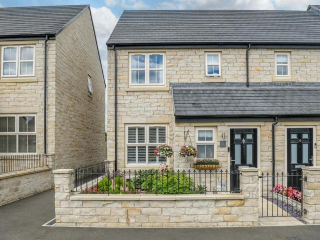 3 bedroom semi detached house for sale