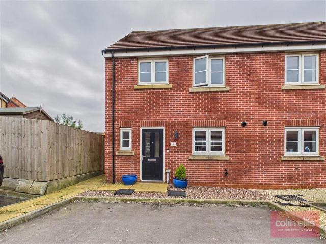 3 bedroom semi detached house for sale