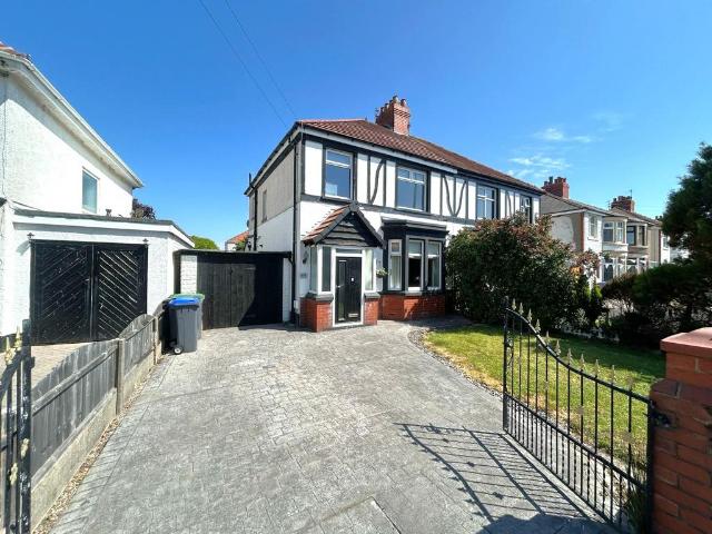 3 bedroom semi detached house for sale