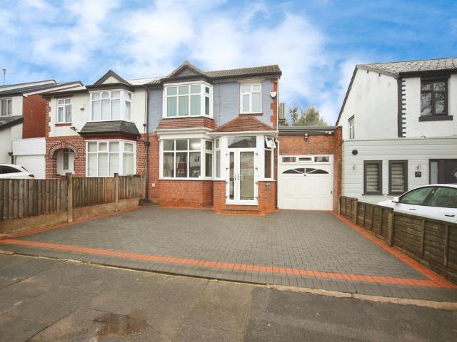 3 bedroom semi detached house for sale