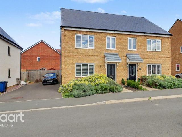 3 bedroom semi detached house for sale