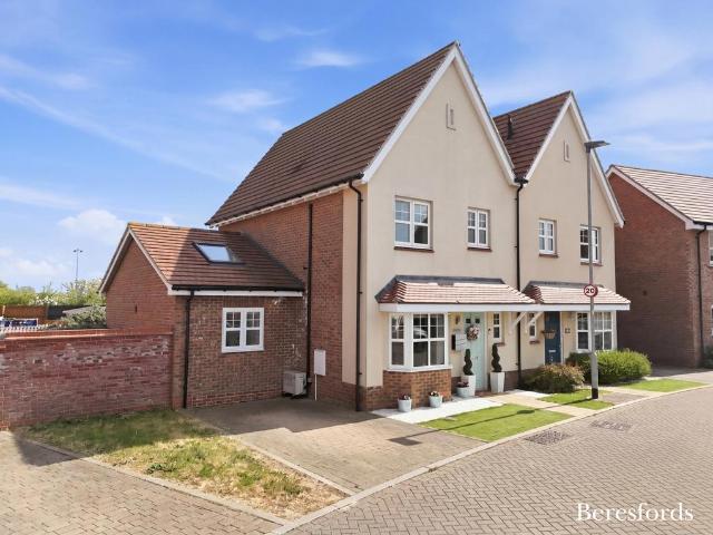3 bedroom semi detached house for sale