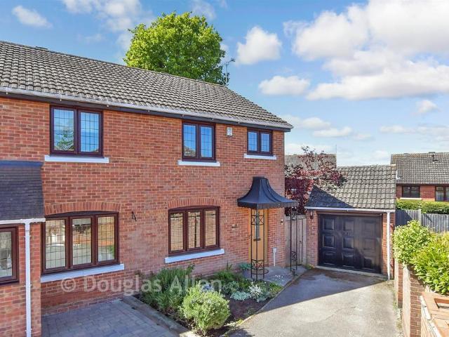 3 bedroom semi detached house for sale