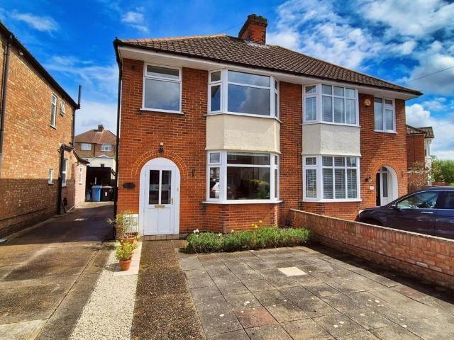 3 bedroom semi detached house for sale