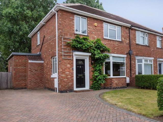 3 bedroom semi detached house for sale
