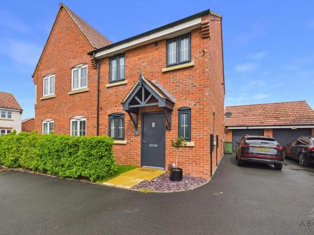 3 bedroom semi detached house for sale