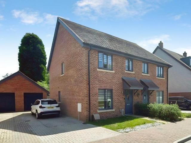 3 bedroom semi detached house for sale