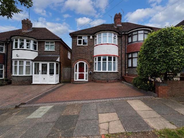 3 bedroom semi detached house for sale