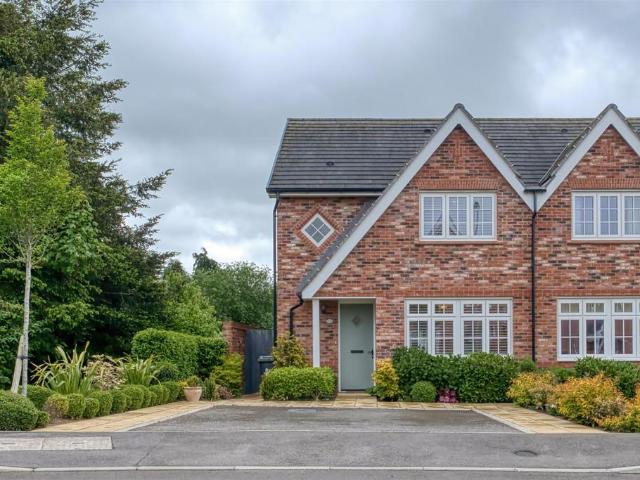 3 bedroom semi detached house for sale