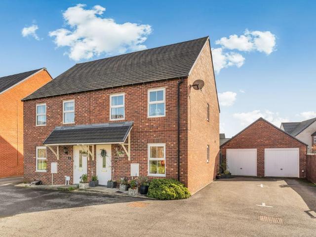 3 bedroom semi detached house for sale