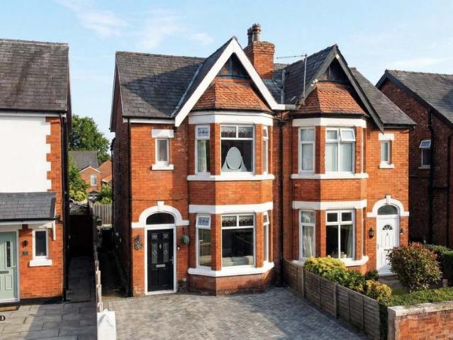3 bedroom semi detached house for sale