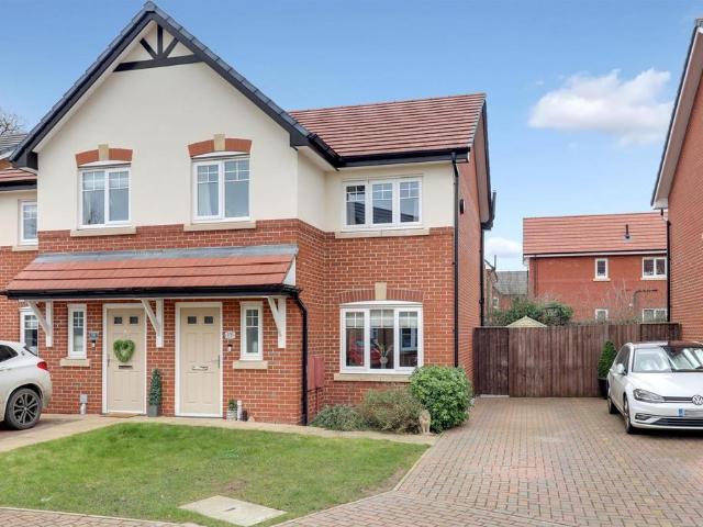 3 bedroom semi detached house for sale
