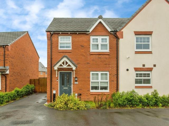 3 bedroom semi detached house for sale