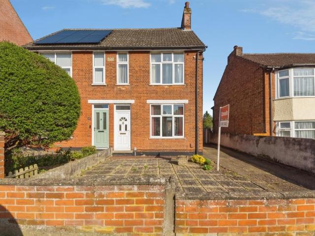 3 bedroom semi detached house for sale