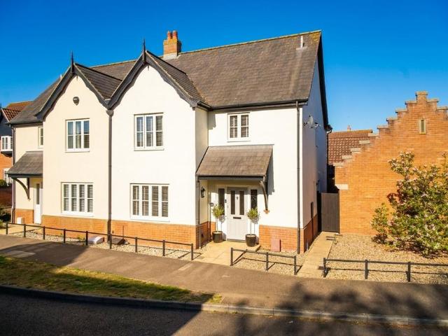 3 bedroom semi detached house for sale
