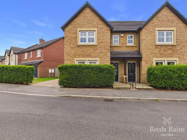 3 bedroom semi detached house for sale
