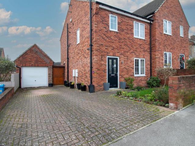 3 bedroom semi detached house for sale