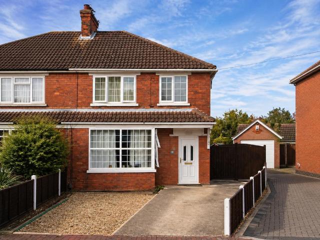 3 bedroom semi detached house for sale