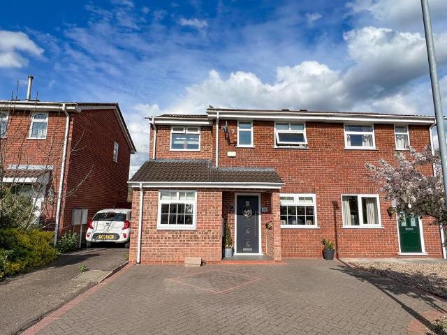 3 bedroom semi detached house for sale