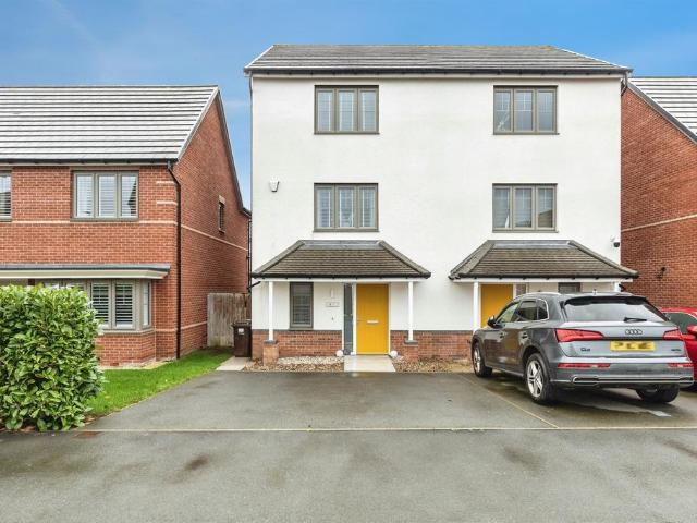 3 bedroom semi detached house for sale
