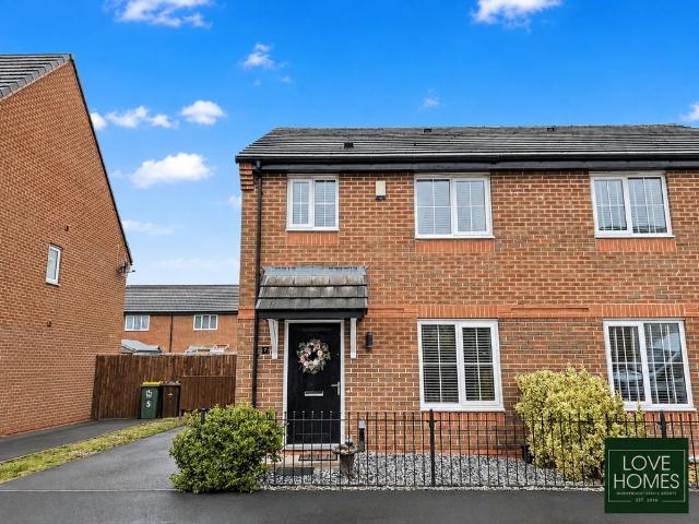 3 bedroom semi detached house for sale