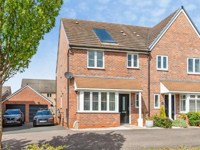 3 bedroom semi detached house for sale