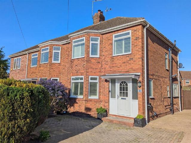 3 bedroom semi detached house for sale